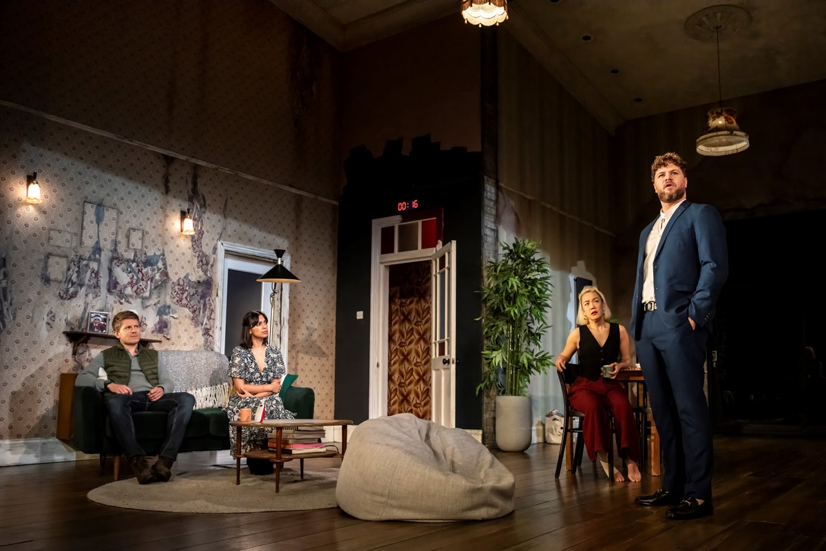 2:22 A Ghost Story – Hull New Theatre - North West End UK
